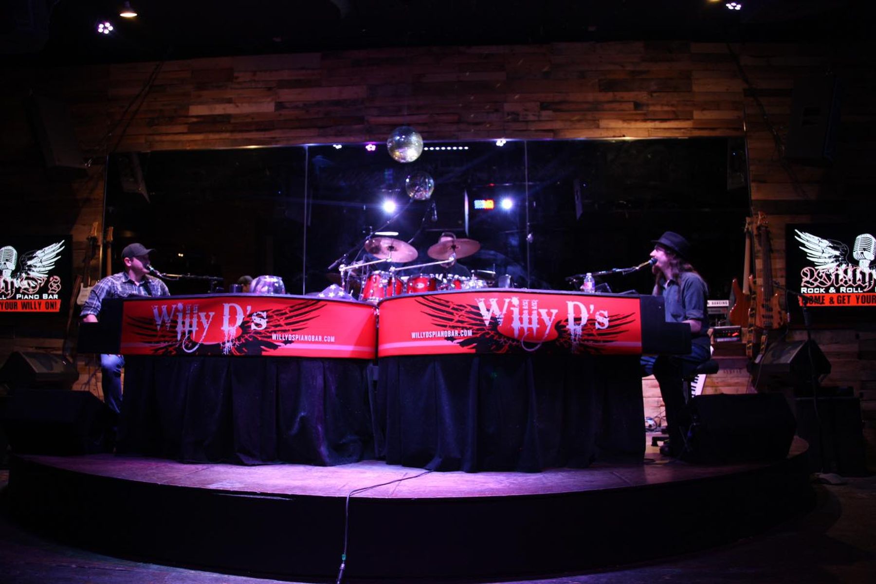 Willy D's Dueling Pianos - VIP RESERVATIONS