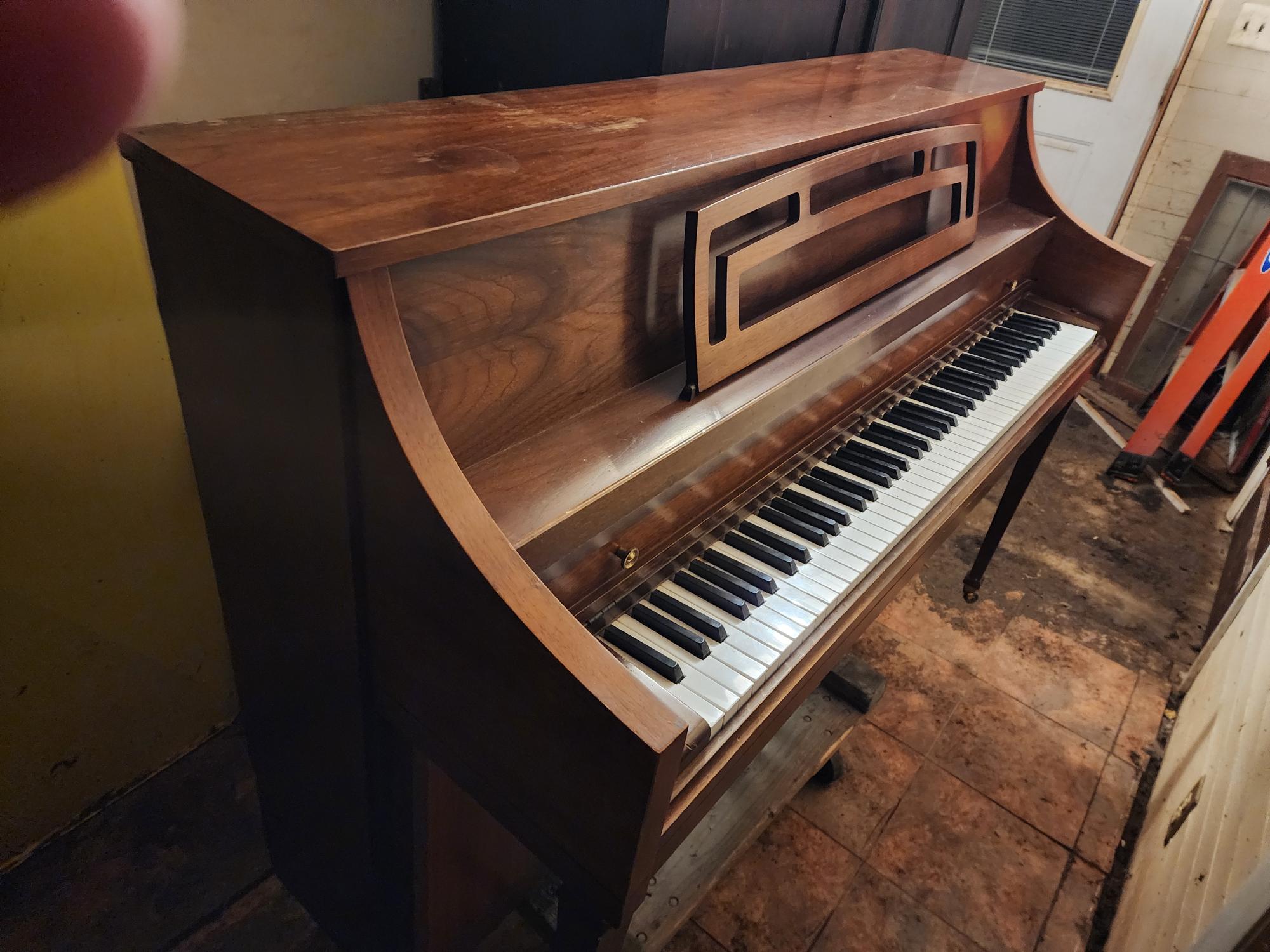 1975 Conn Console with padded bench. - Nashville Piano Rescue